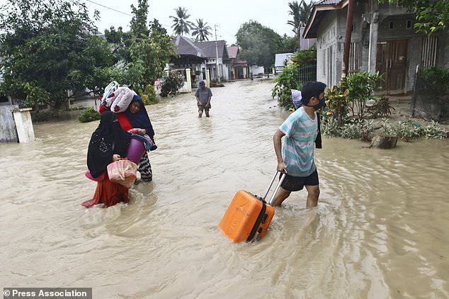 Lebih 30, Korban Tewas Banjir Bandang Luwu Utara Lebih 30, Korban Tewas Banjir Bandang Luwu Utara